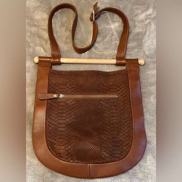 Pinaraca | Bags | Gorgeous Leather Shoulder Unique Tag Says Pinaraca ...
